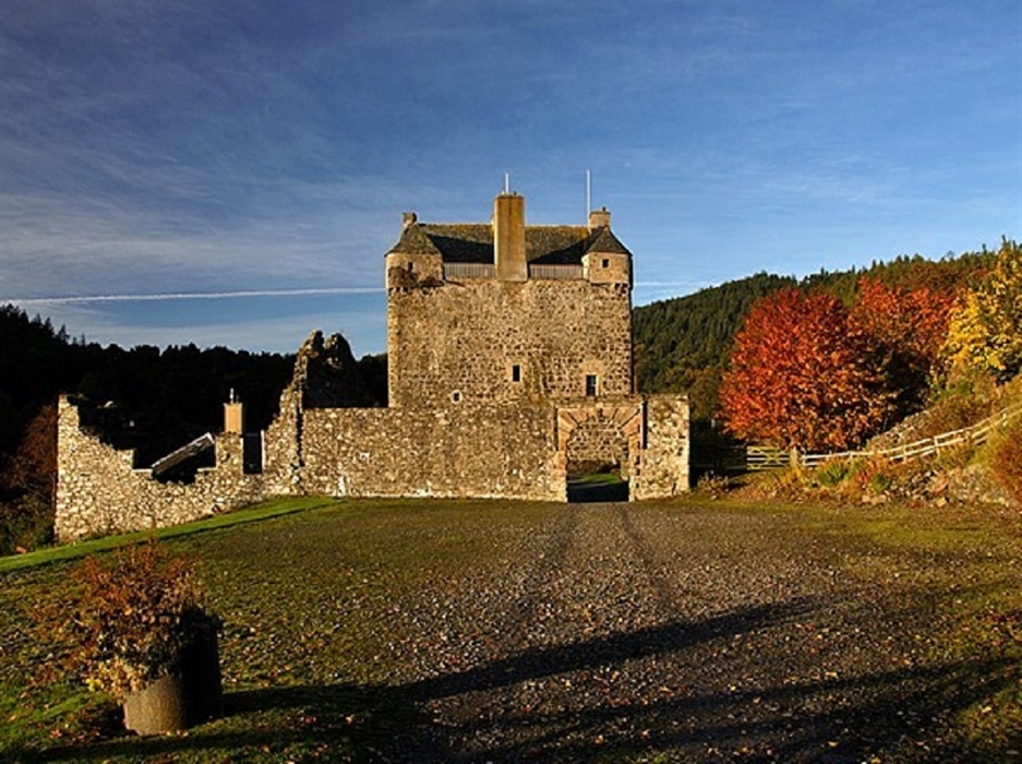 Neidpath Castle, Peebles – Castles | VisitScotland