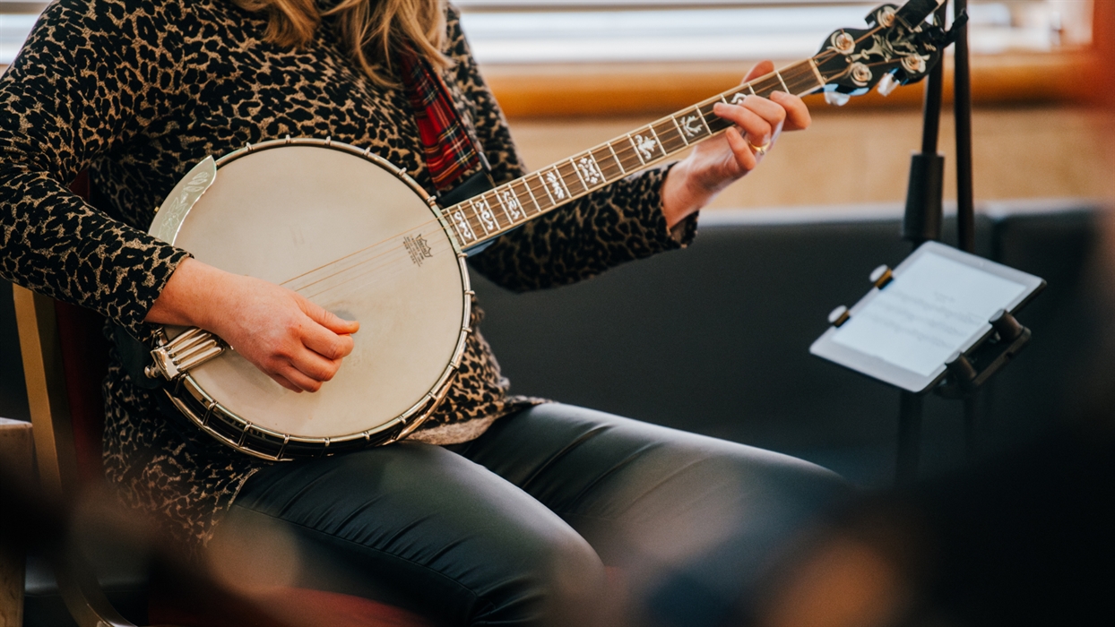 Come & Try Fiddle with Jamie Smith, Glasgow – Family | VisitScotland