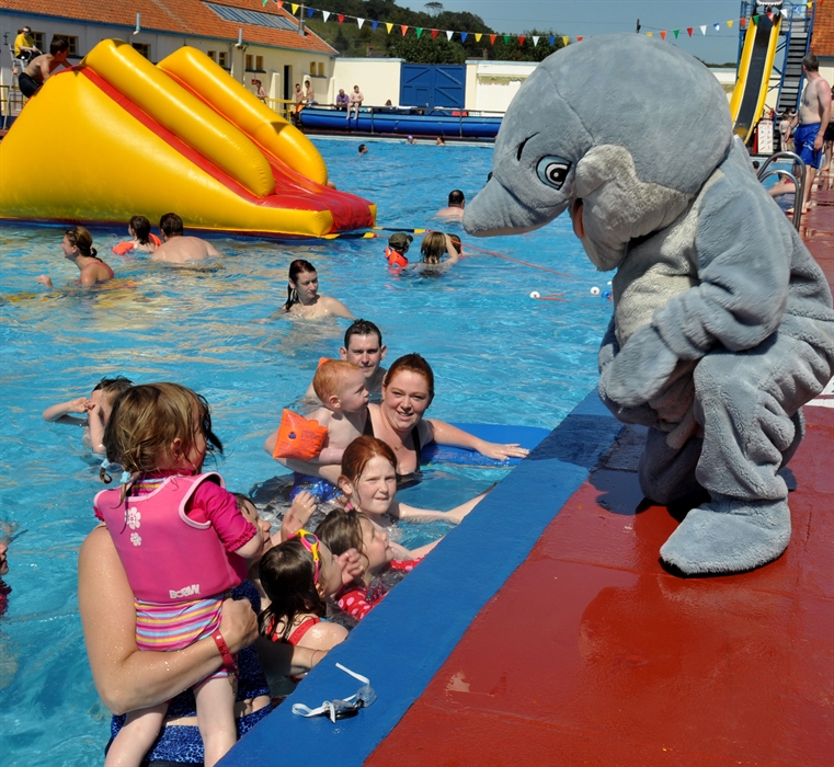 Stonehaven Heated Open Air Swimming Pool | VisitScotland